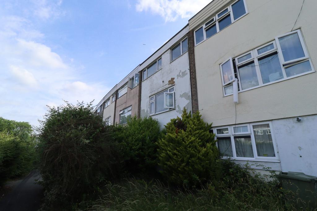 Beehive Lane, Basildon, Essex, SS14 3 bed terraced house to rent - £ ...