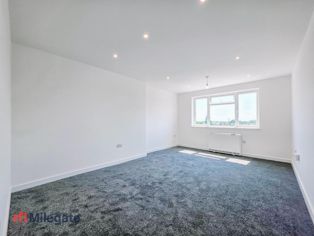 Southend Road, Wickford SS11 2 bed flat - £1,150 pcm (£265 pw)