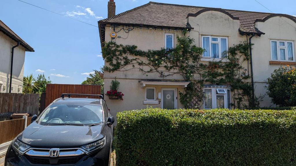 Lower Broad Street, Dagenham 3 bed semi-detached house to rent - £2,300 ...