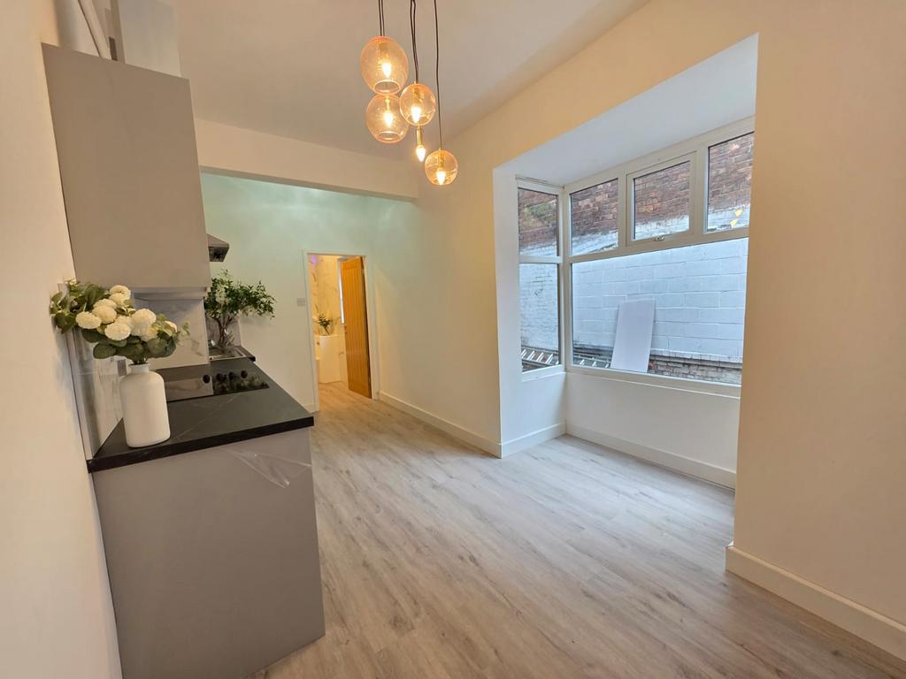 New Hall Street, Willenhall, WV13 1LQ 2 bed flat - £845 pcm (£195 pw)