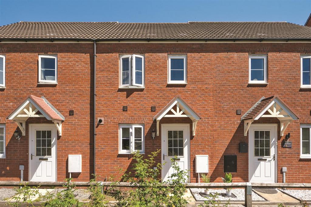 Stryd Bennett, Llanelli 2 bed terraced house - £157,500