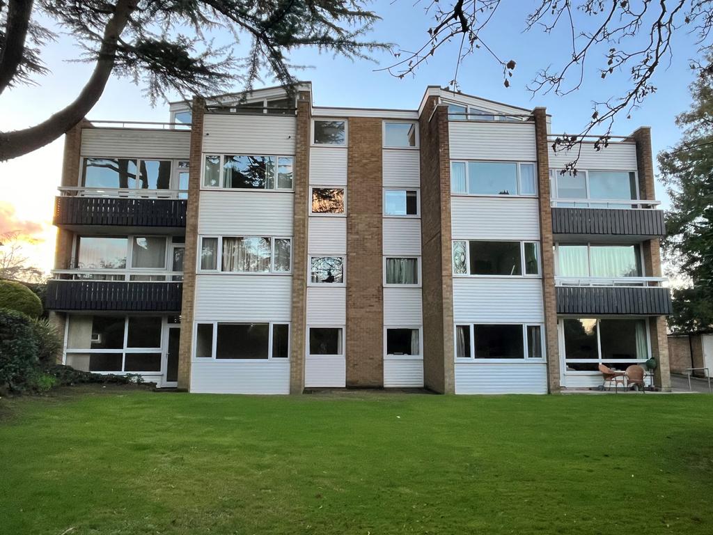Oathall Road, Haywards Heath, RH16 2 bed flat - £1,300 pcm (£300 pw)