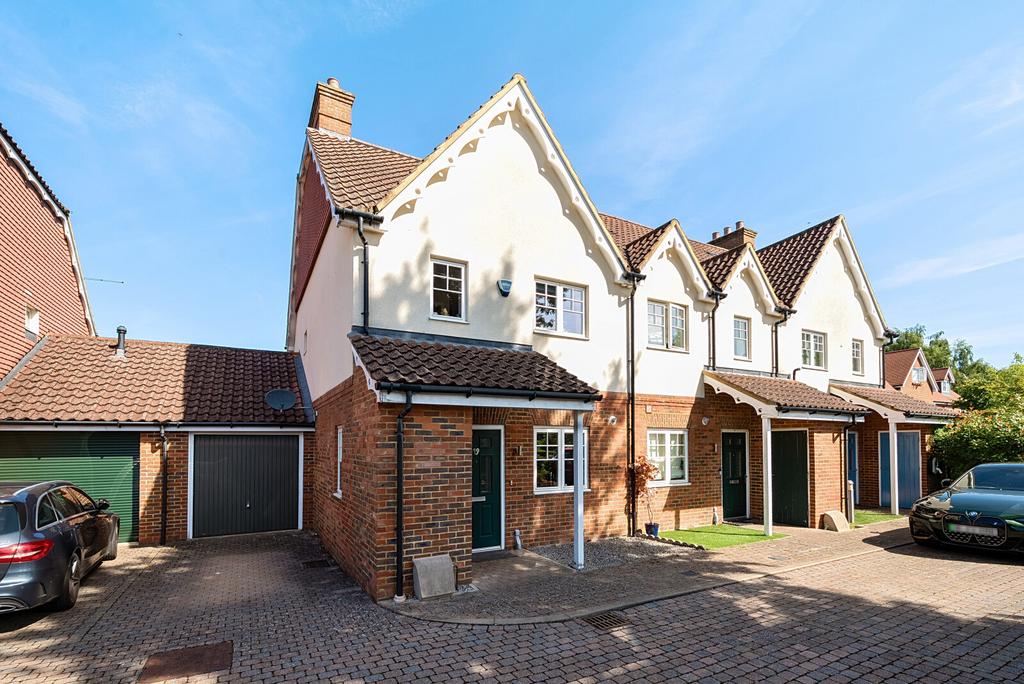 Slade Road, Ottershaw, KT16 4 bed end of terrace house for sale - £550,000