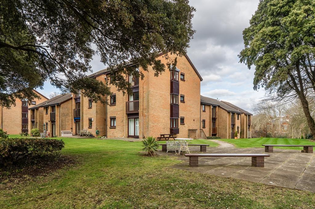 Netley Cliff, Victoria Road, Netley... 1 bed flat to rent - £950 pcm (£ ...