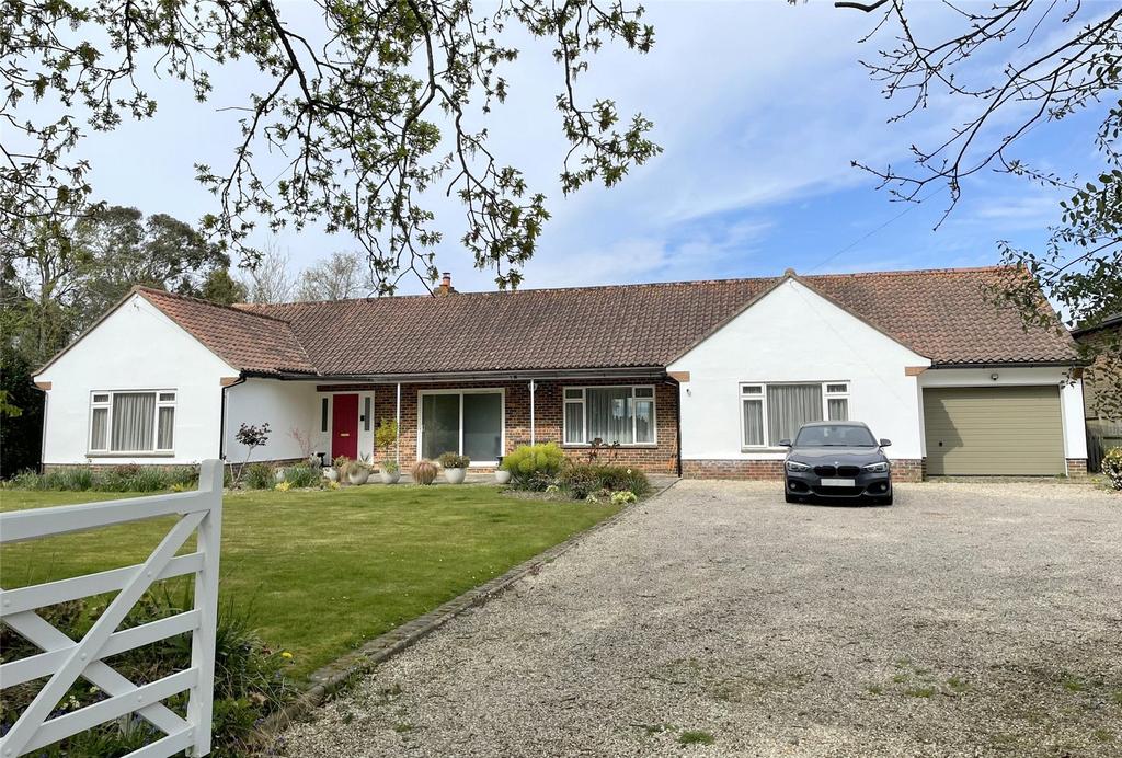 Smugglers Lane, Bosham, Chichester, PO18 4 bed bungalow for sale - £ ...