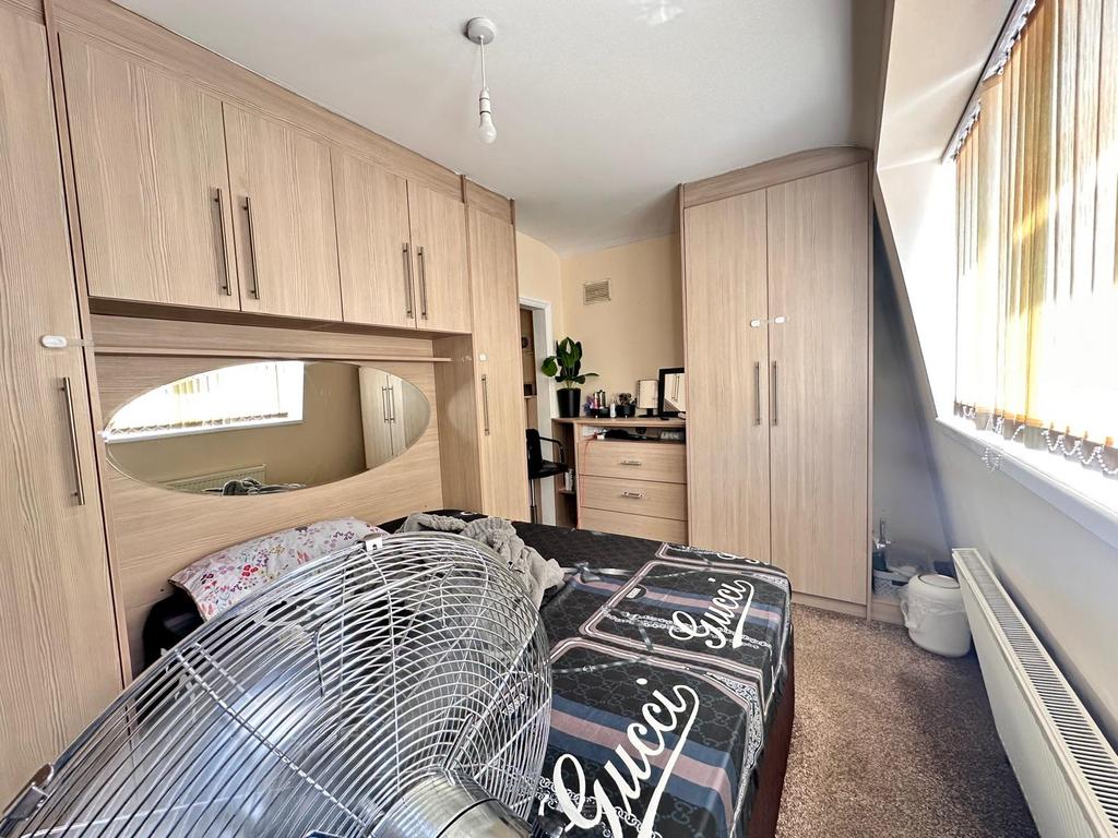 Hayes UB4 3 bed terraced house - £2,450 pcm (£565 pw)