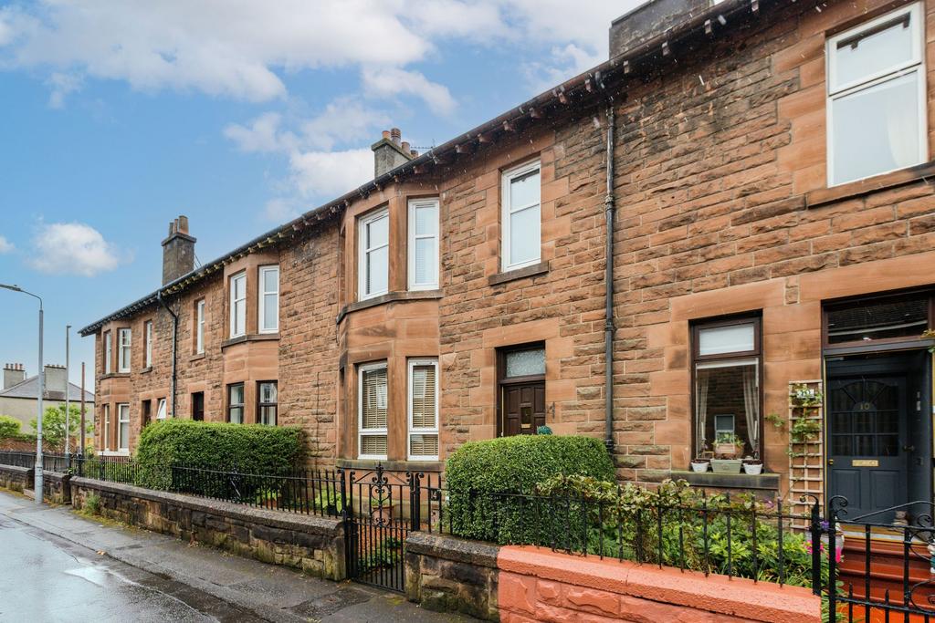 Baron Street, Renfrew, PA4 2 bed flat - £132,500