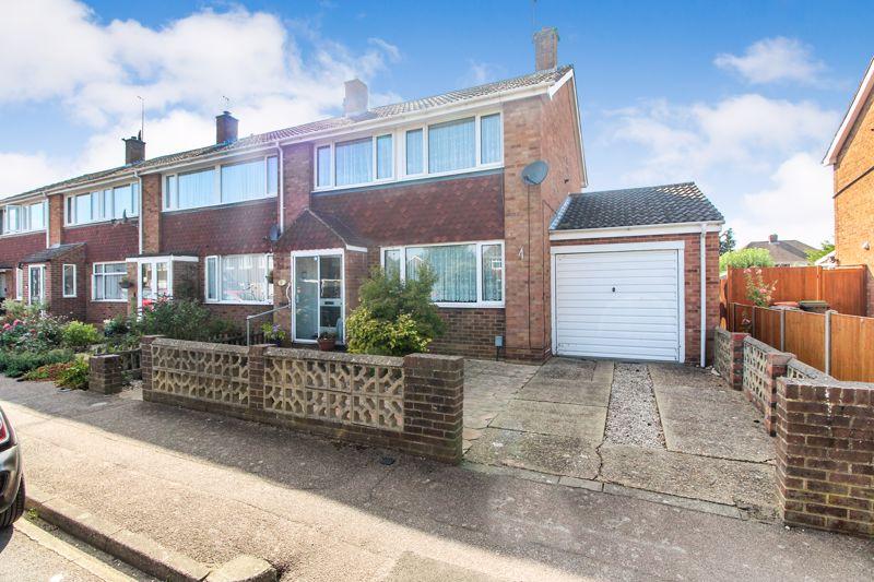 Kimble Drive, Bedford MK41 3 bed end of terrace house - £300,000