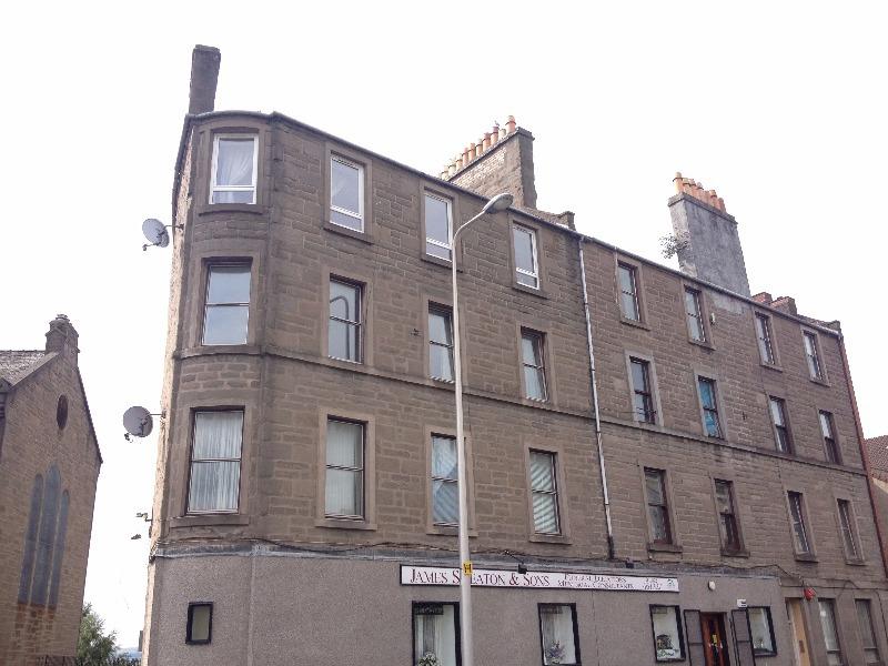Victoria Street, City Centre DD4 3 bed flat to rent - £1,210 pcm (£279 pw)