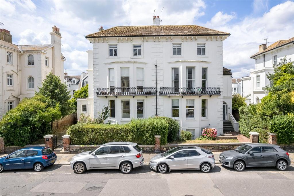 Medina Villas, Hove, East Sussex, BN3 2 bed apartment for sale - £375,000
