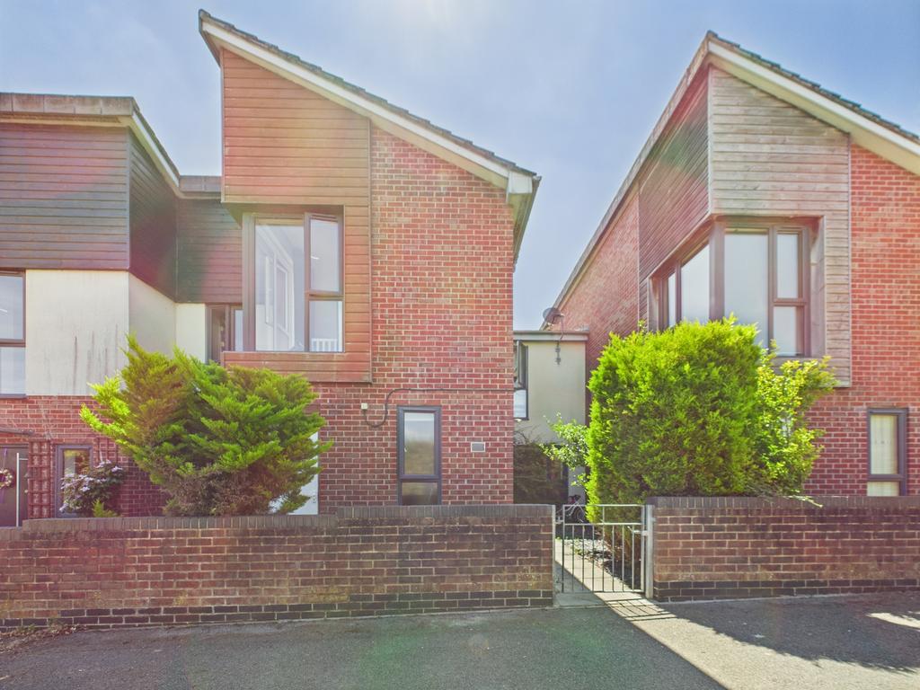 Marston Walk, Basingstoke, RG24 3 bed terraced house for sale - £325,000