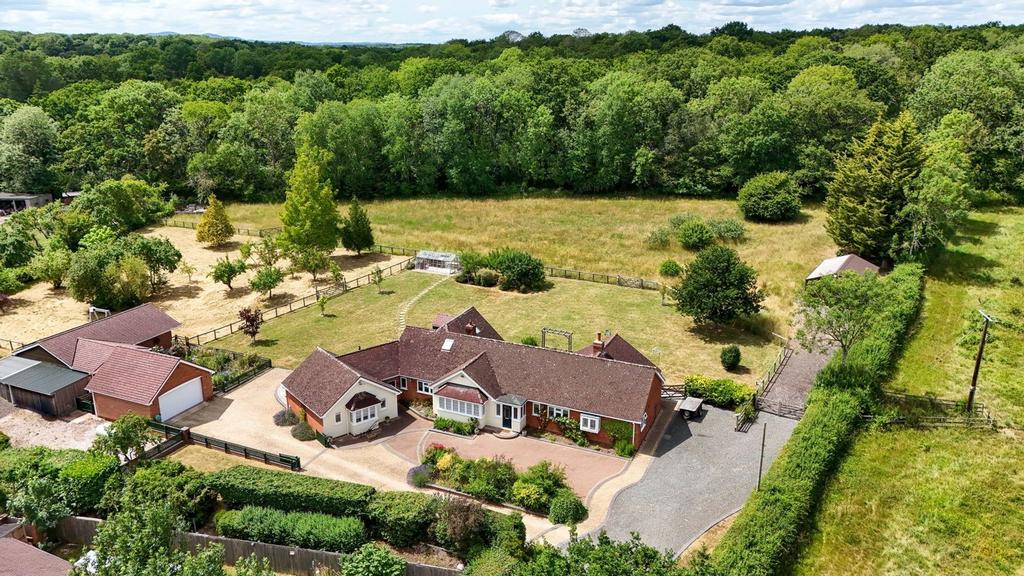 Cockshot Lane, Dormston, WR7 4 bed detached bungalow - £1,250,000