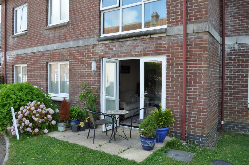 Willow Court Clyne Common Swansea Sa3... 2 bed flat for sale - £129,950