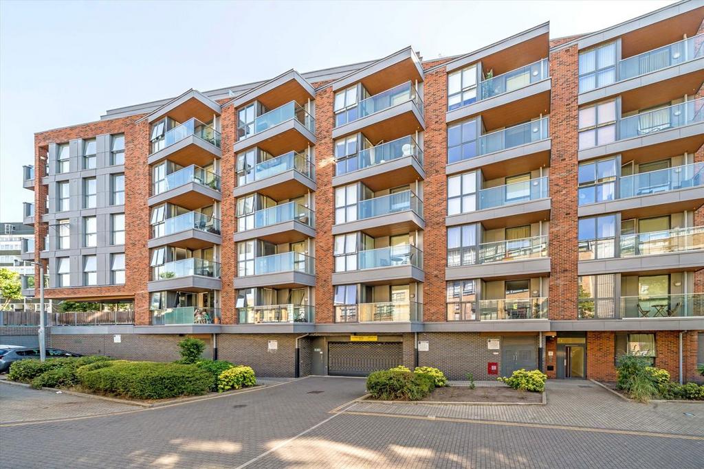 High Street, Brentford TW8 1 bed flat to rent - £1,725 pcm (£398 pw)
