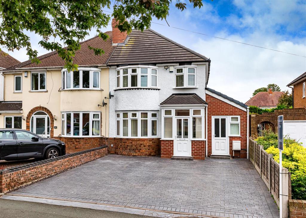 147 Pendeford Avenue, Tettenhall... 3 bed semi-detached house - £299,950