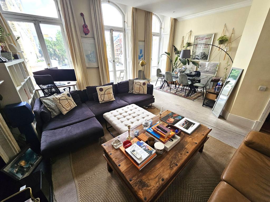 Emperors Gate, London, SW7 4JA 2 bed flat - £3,250 pcm (£750 pw)