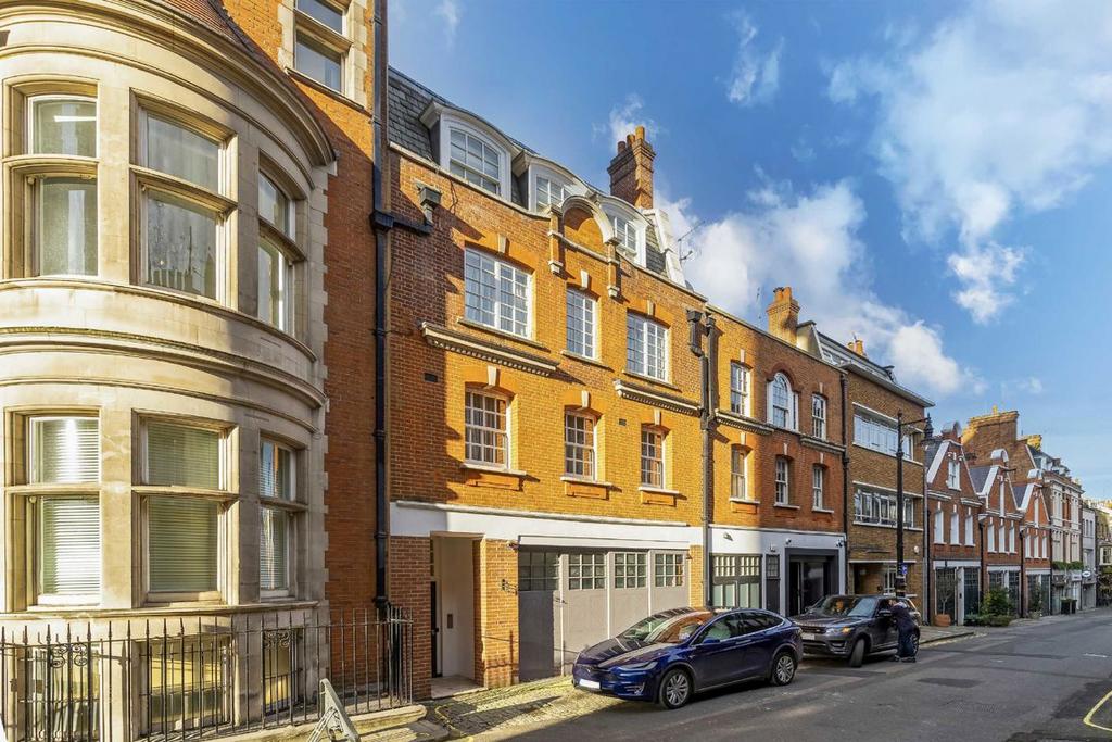 Bruton Place, London W1J 1 bed flat to rent - £3,575 pcm (£825 pw)