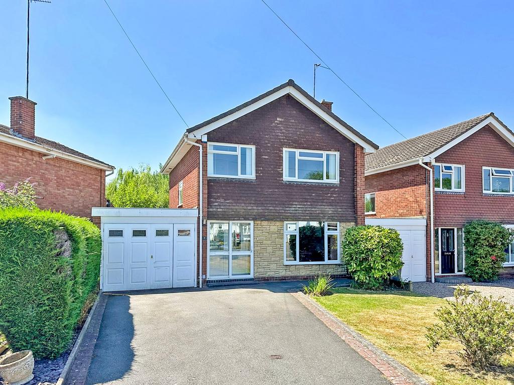 Aylesford Close, Dudley, DY3 3 bed detached house - £350,000