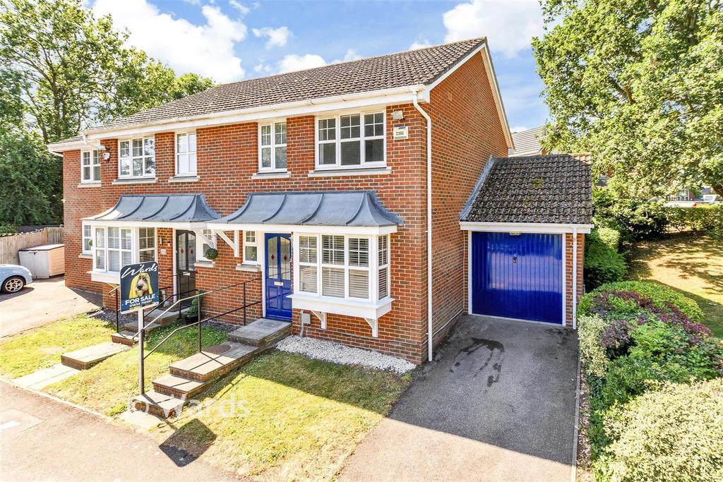 Leigh Road, Rochester ME3 3 bed semi-detached house - £264,500