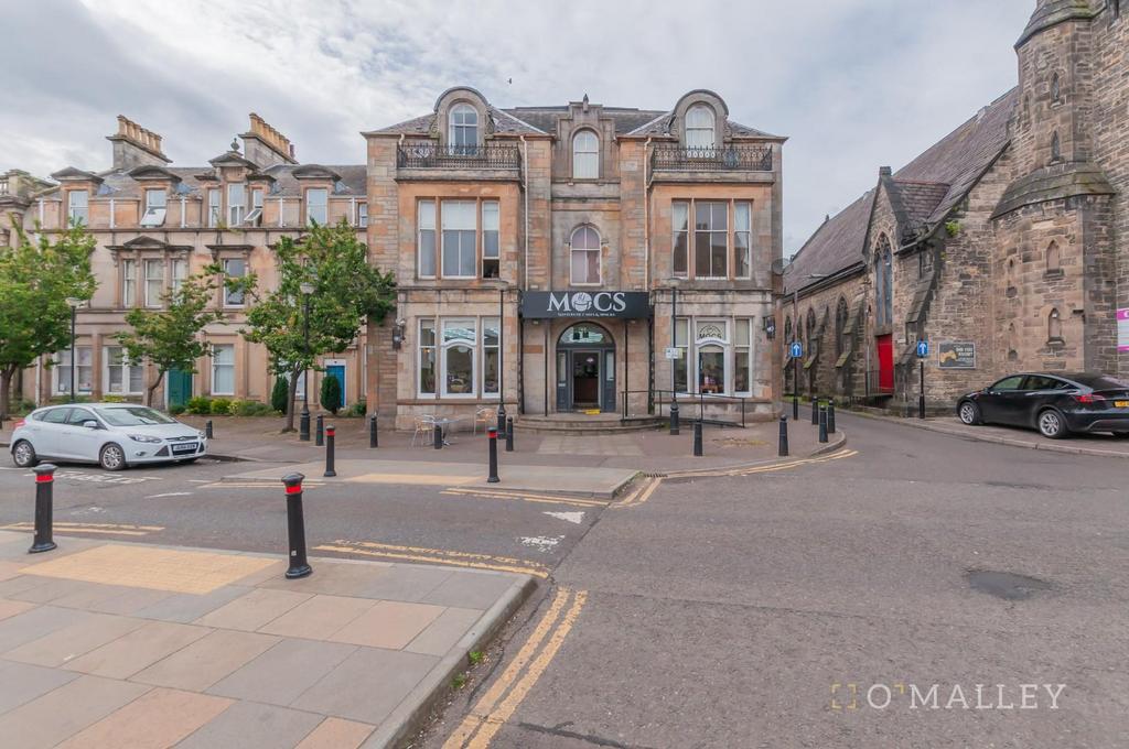 Bank Street, Alloa 2 bed flat - £81,995