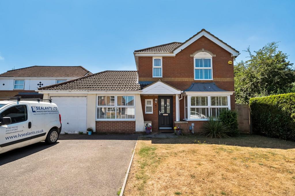 Eisenhower Road, Shefford, SG17 4 bed detached house for sale - £550,000