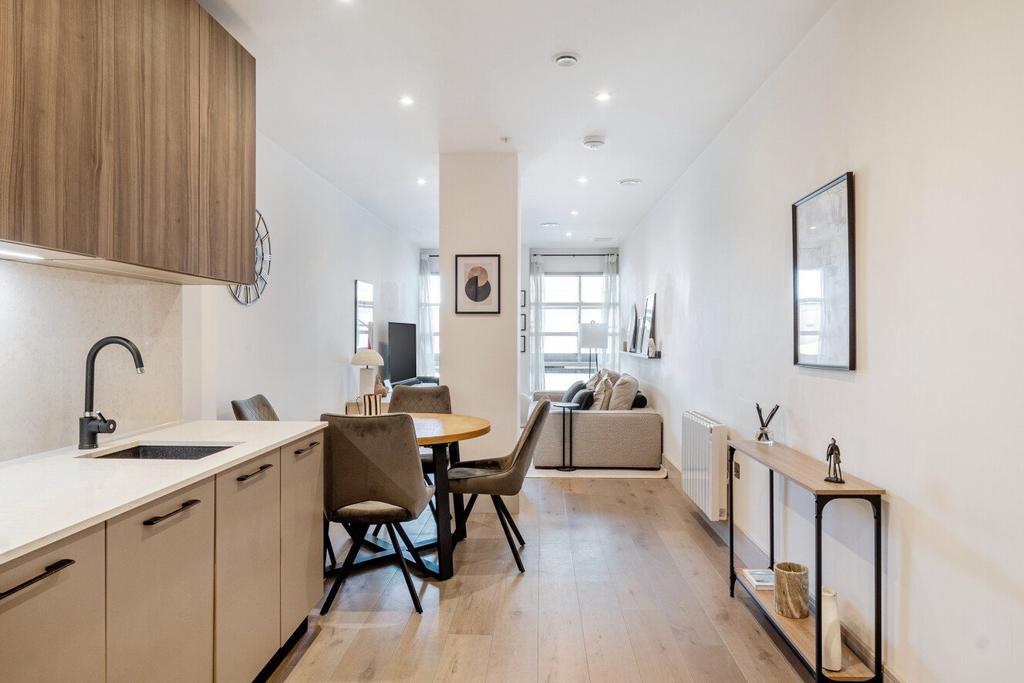 Clapham Road, London, SW9 2 bed flat - £500,000