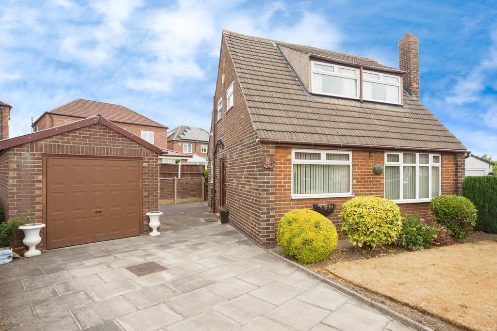 Holmsley Garth, Leeds LS26 3 bed detached house for sale - £320,000