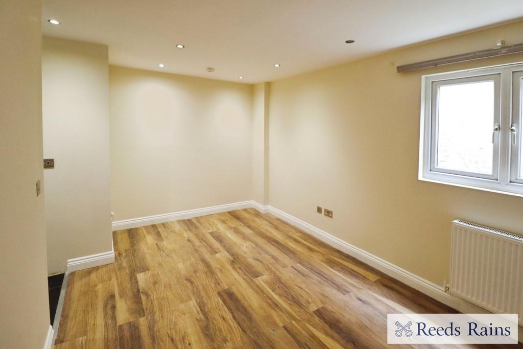 Roneo Corner, Hornchurch RM12 Studio - £800 pcm (£185 pw)
