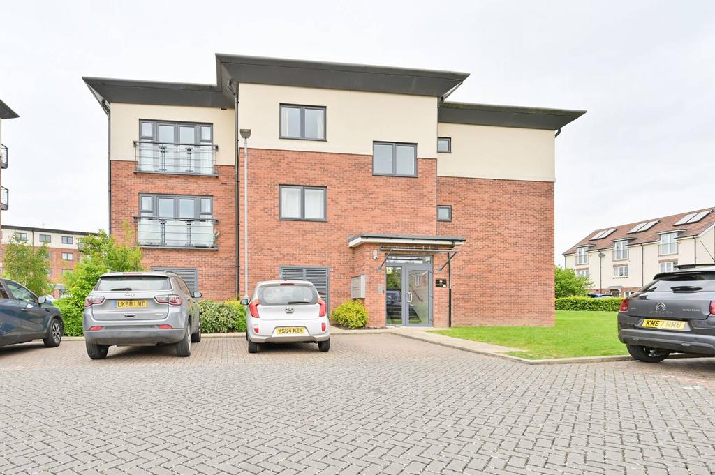 Cunningham Way, Watford, Leavesden, WD25 2 bed flat to rent - £1,850 ...