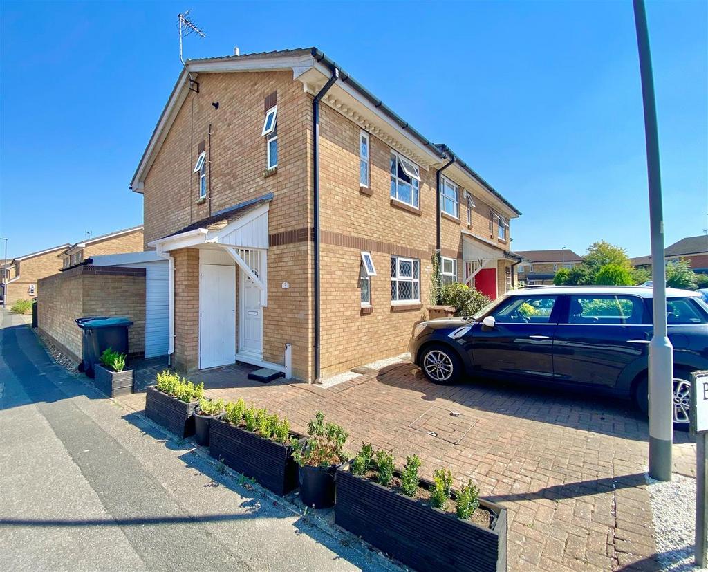 Kempsey Close, Luton, LU2 2 bed end of terrace house - £1,350 pcm (£312 pw)