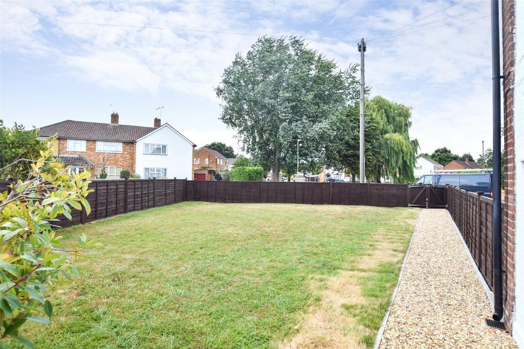 Cheyne Way, Hampshire GU14 2 bed maisonette - £265,000