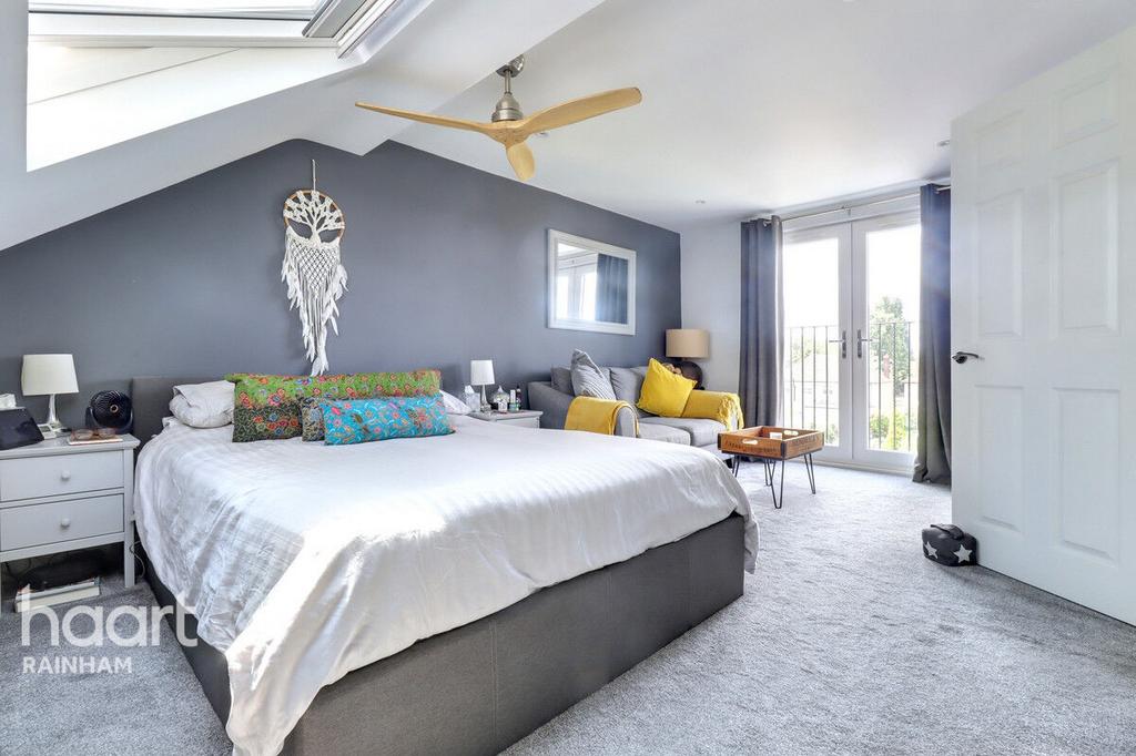 Orchard Avenue, Rainham, RM13 9NZ 4 bed semi-detached house - £500,000