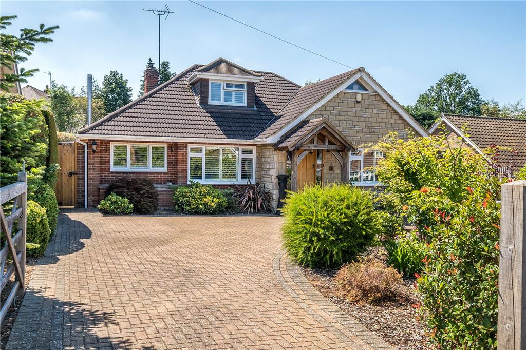 Birch Grove, Cobham, KT11 4 bed bungalow - £1,300,000