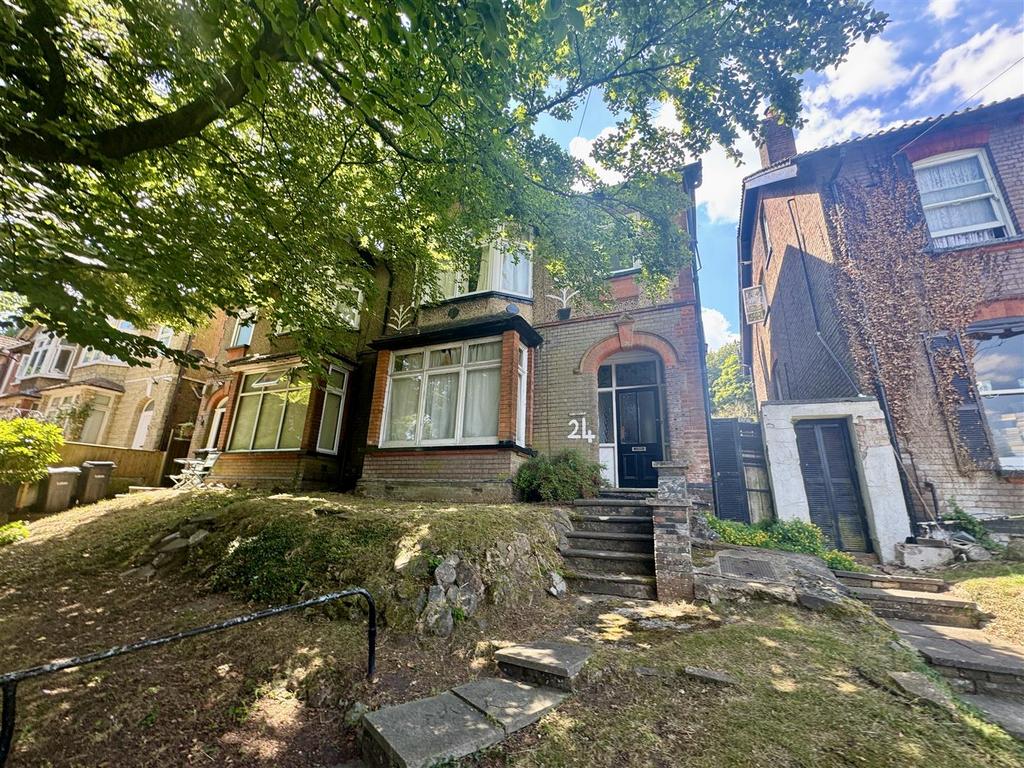 London Road, Luton, LU1 3UQ 7 bed semi-detached house for sale - £460,000