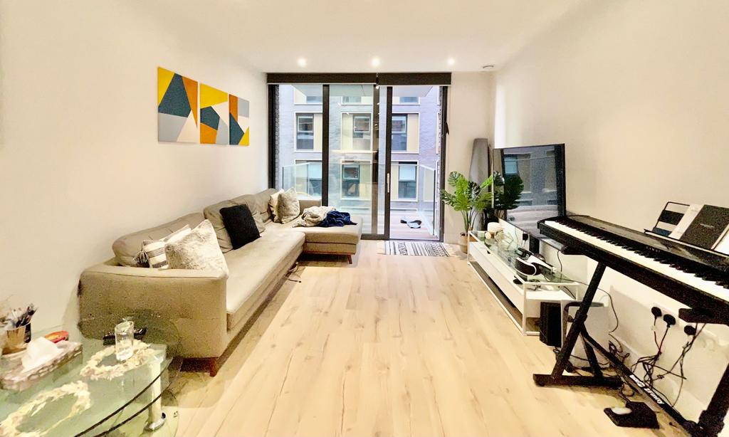 Piazza Walk, London E1 2 bed apartment - £4,000 pcm (£923 pw)