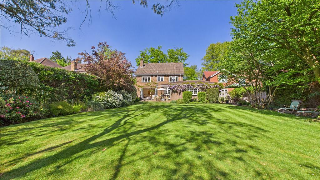 Hatton Hill, Surrey Heath GU20 4 bed detached house for sale - £1,350,000