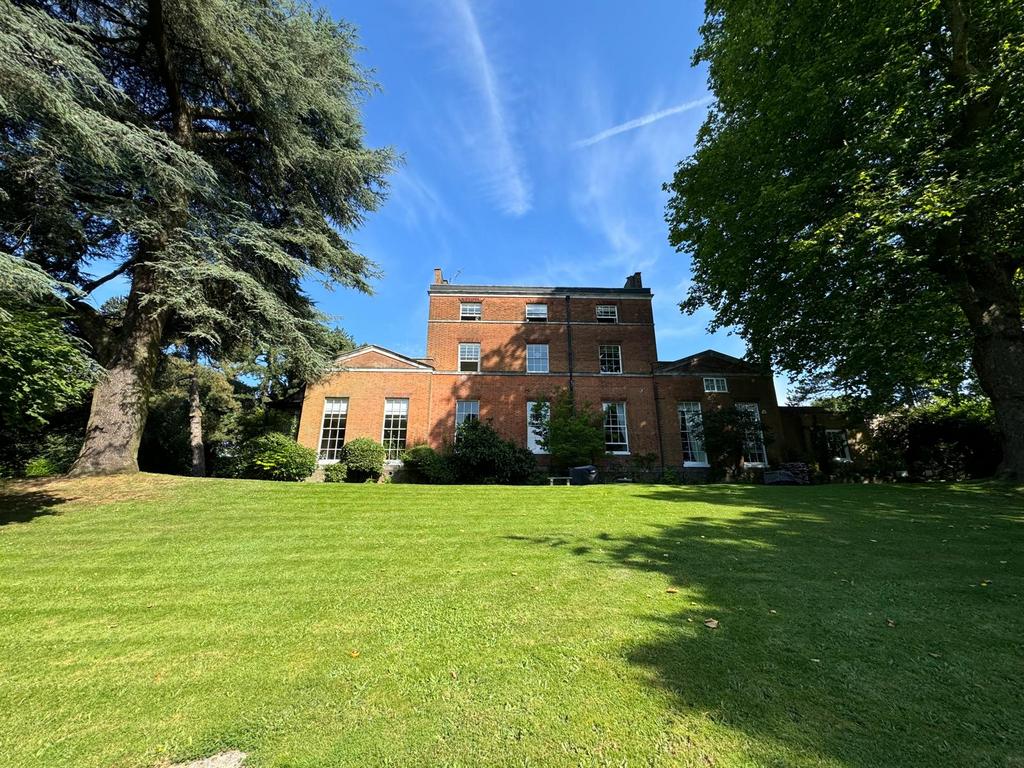 Stanmore Hill, Stanmore HA7 3 bed apartment for sale - £550,000