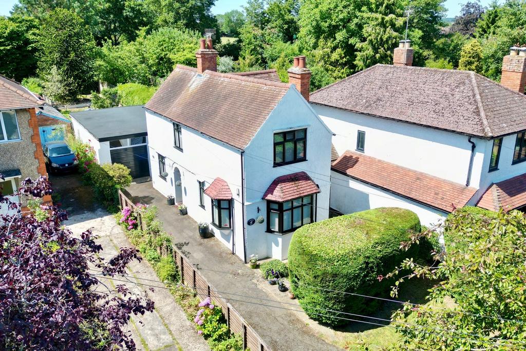 Main Road, Duston, NN5 6RD 3 bed detached house - £399,950