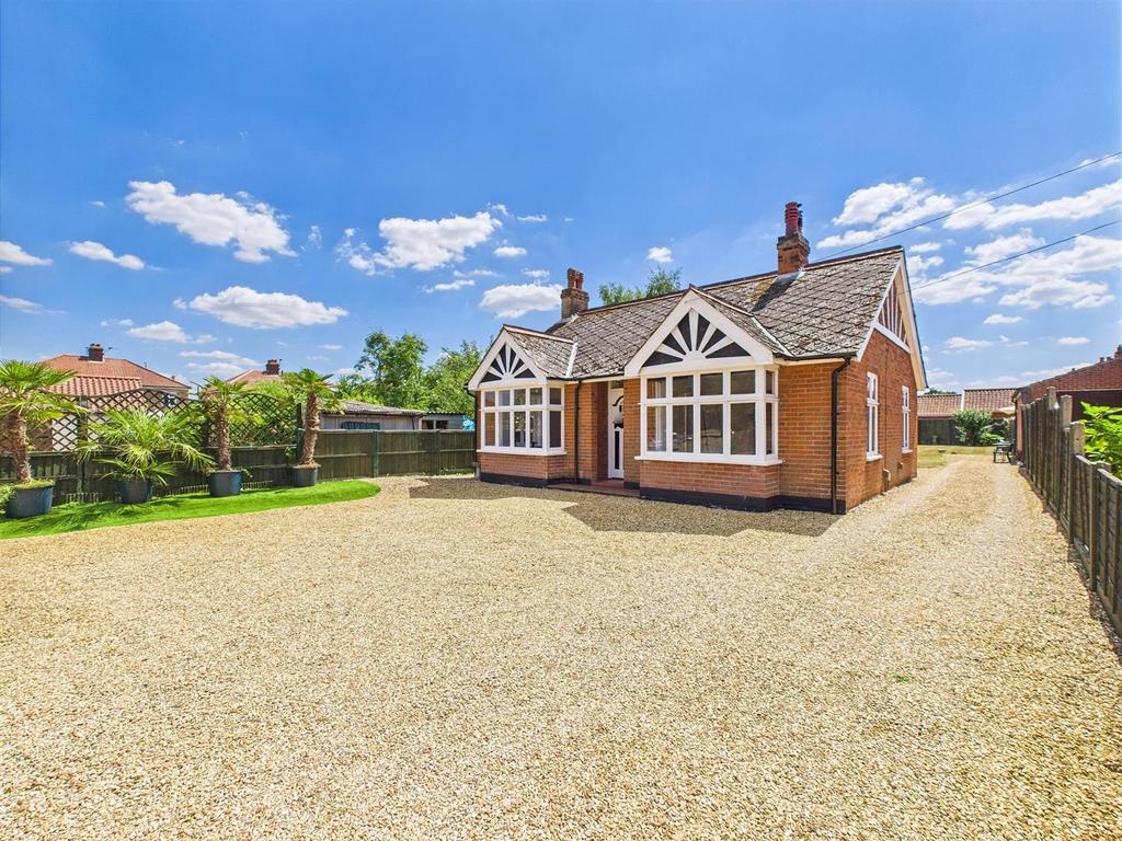 Neatherd Road, Dereham 3 bed detached bungalow - £275,000