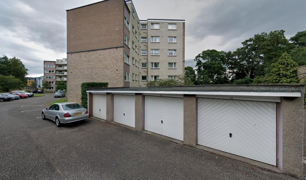 Barnton Court, Edinburgh EH4 Garage to rent - £150 pcm (£35 pw)