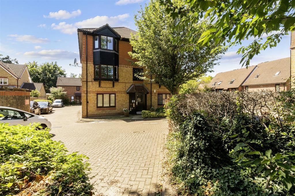 Turnpike Lane, Sutton 2 bed flat for sale - £285,000