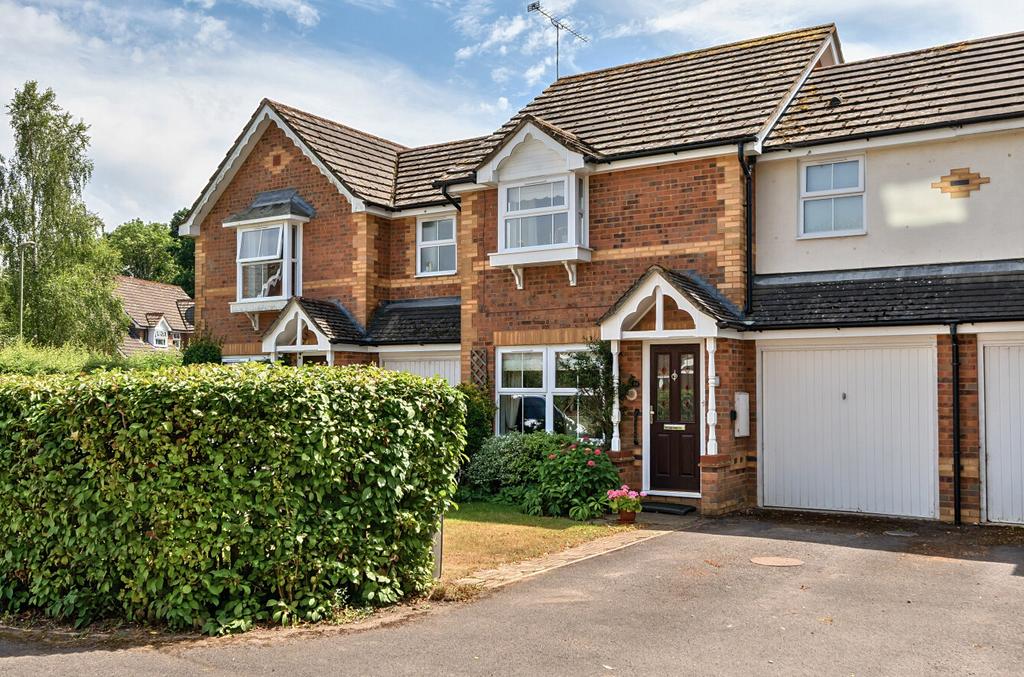 Birch Close, Colden Common... 3 bed terraced house - £380,000