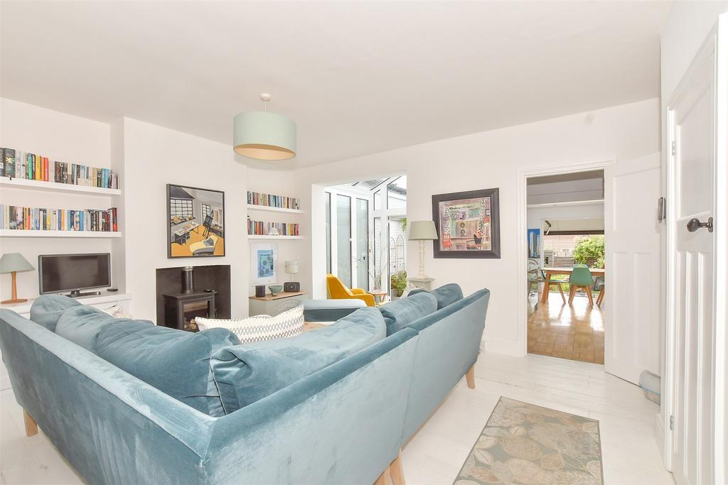 Northwood Road, Whitstable CT5 3 bed semi-detached house - £396,000
