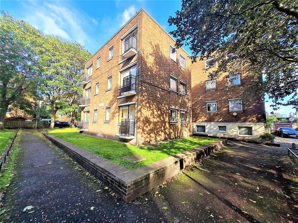Sheepcote Lane, Battersea SW11 2 bed flat - £2,000 pcm (£462 pw)