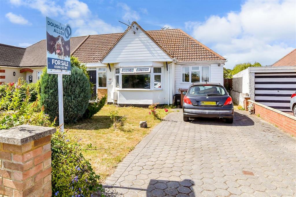 Southend Road, Stanford Le Hope SS17 4 bed bungalow for sale - £363,500