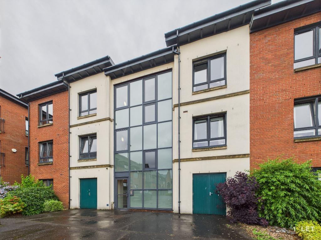 New Mart Square, Chesser, Edinburgh... 2 bed flat - £1,400 pcm (£323 pw)