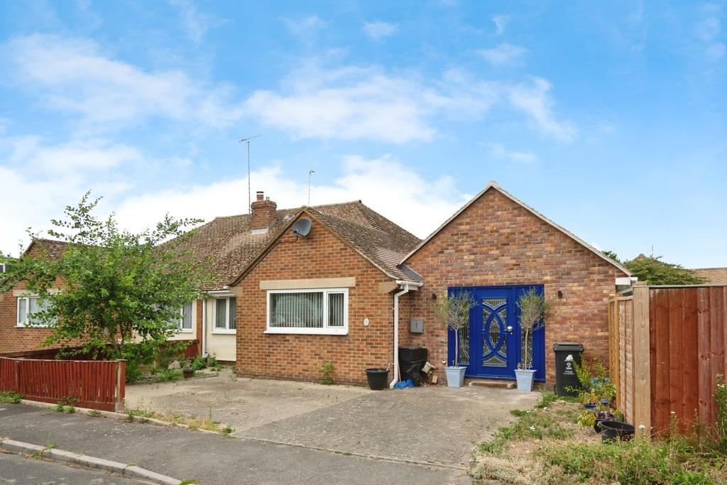 Ashen Copse Road, Swindon SN4 4 bed semi-detached house for sale - £400,000