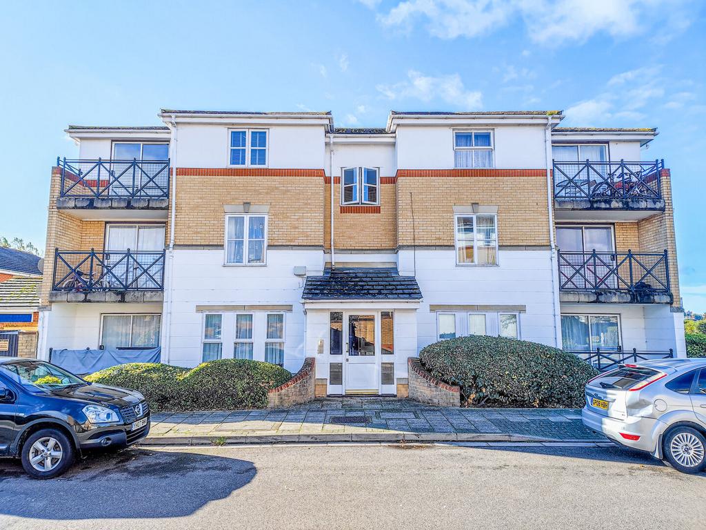 Princess Alice Way, Thamesmead, SE28 2 bed apartment to rent - £1,650 ...