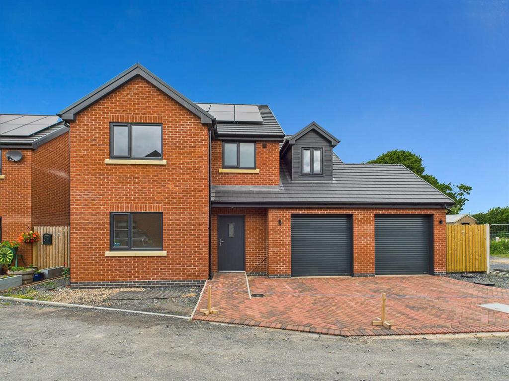 Rowan Court, Montgomery, SY15 6HF 4 bed detached house for sale - £375,000