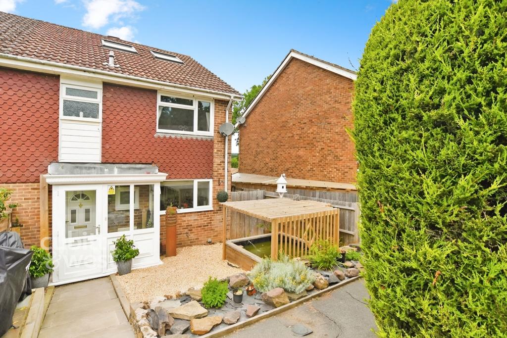 Jobes Balcombe RH17 4 bed end of terrace house - £2,000 pcm (£462 pw)